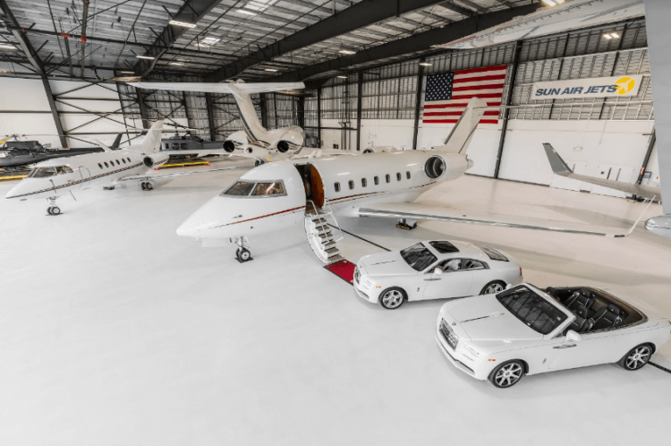Choosing the Right Airplane Hangar Rental and FBO Service - Sun Air Jets